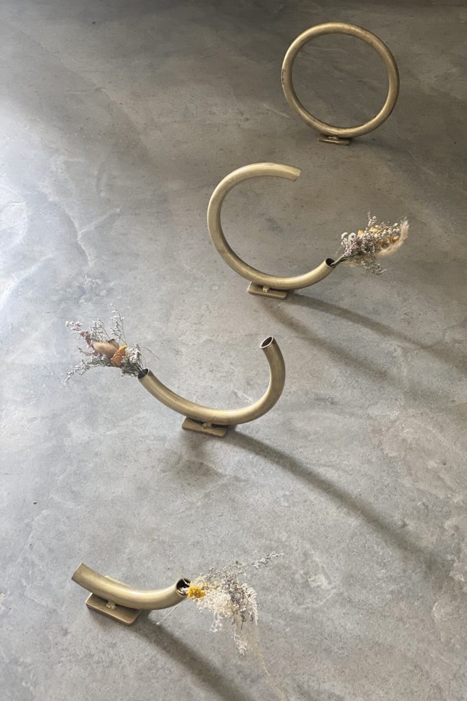 Ring on Stand L - naman project