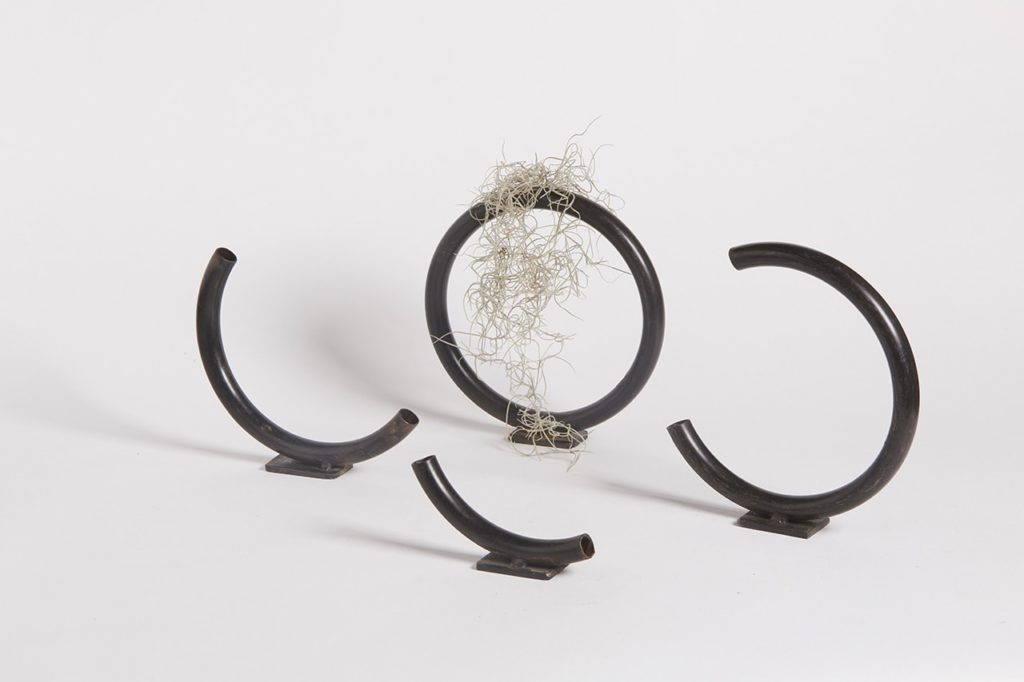 Ring on Stand L - naman project